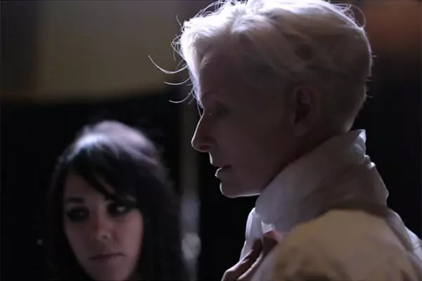 Tilda Swinton op der Set vu Reklammekampagne Collabelle Chanel Paräis - Ecambourg