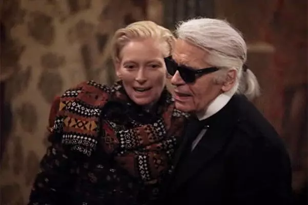 Tilda Swinton på uppsättningen reklamkampanjsamling Chanel Paris - Edimbourg