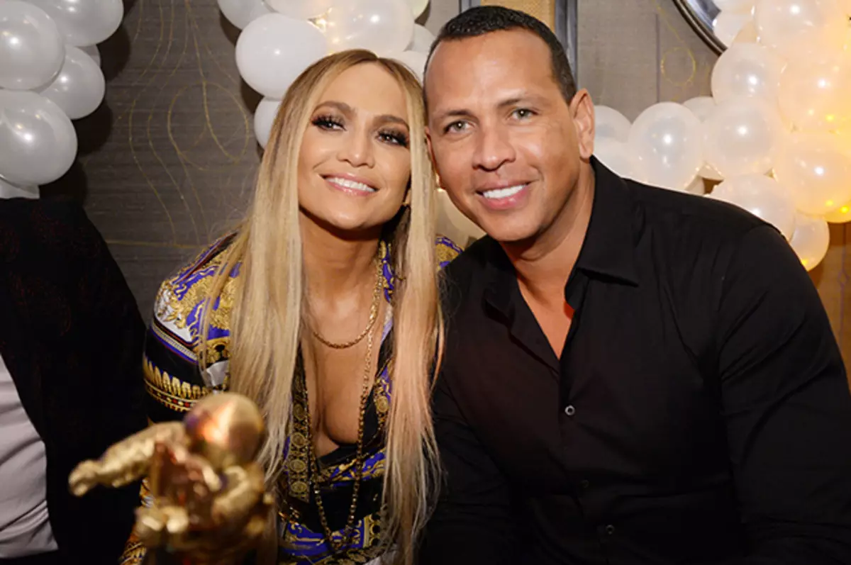 Jennifer Lopez ແລະ Alex Rodriguez ການມີສ່ວນຮ່ວມທີ່ມີການພົວພັນກັບເດັກນ້ອຍແລະຫມູ່ເພື່ອນ: ຮູບພາບ