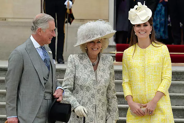 Duchess Catherine ku birori byo mu busitani muri Buckingham Ingolace