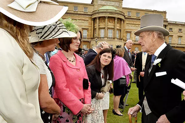 Duchess Catherine på Garden Party i Buckingham Palace