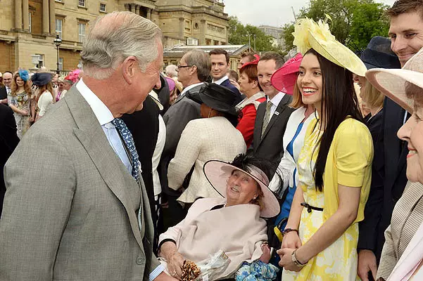 Duchess Catherine på Garden Party i Buckingham Palace