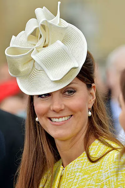 Duchess Catherine ku birori byo mu busitani muri Buckingham Ingolace