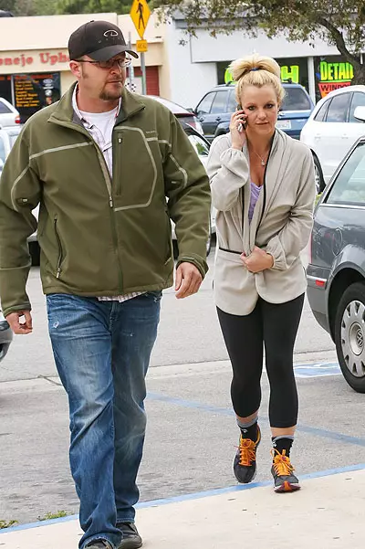 Britney Spears at გასასვლელი დარბაზი California