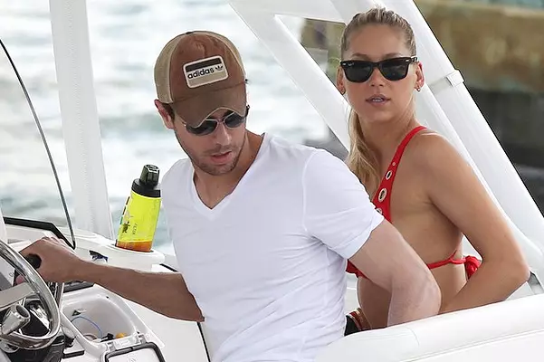 Liebesboot: Enrique Iglesias und Anna Kornikova in Miami