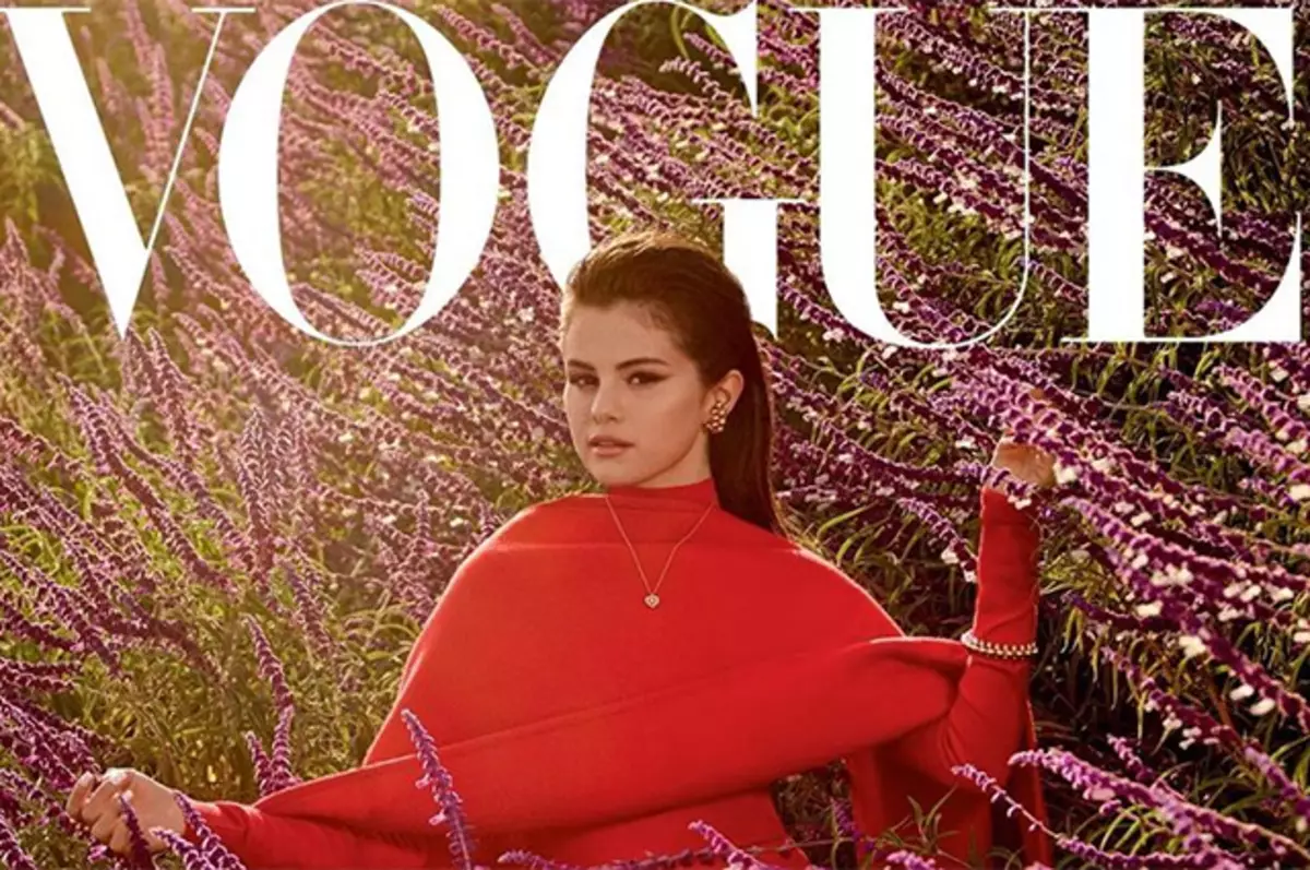 KRASNOYE'deki Kadın: Selena Gomez, Meksika Vogue'un kapağı için rol aldı