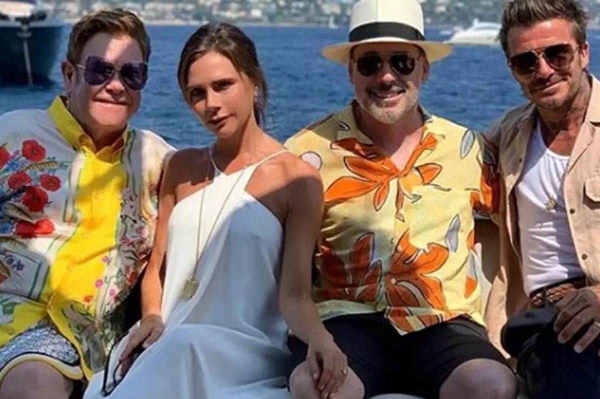 David og Victoria Beckham med børn bruger de sidste sommers sommer i Frankrig på Yacht Elton John