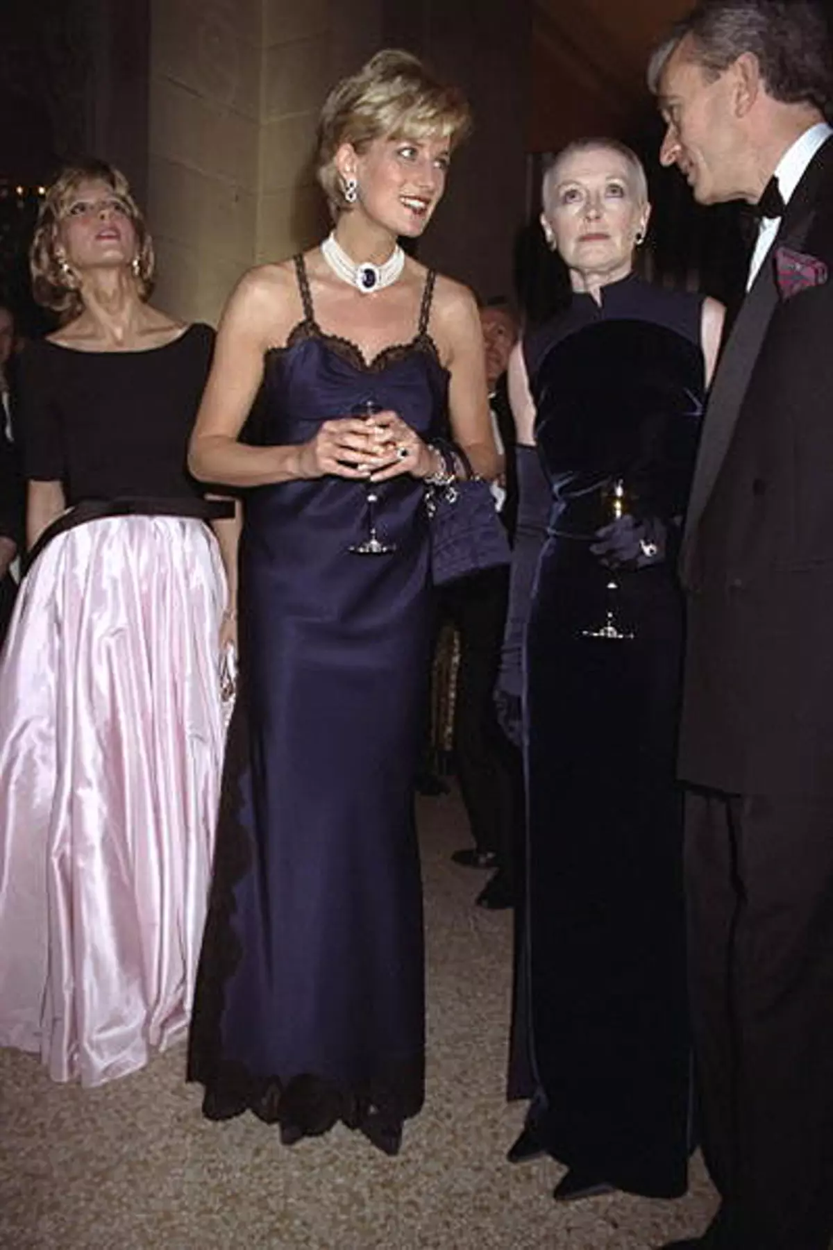 Putri Diana pada tahun 1996 di Met Gala