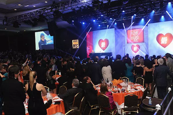 Elton John, familj Osborne och andra hjältar av kärleken att radera MS Ceremony