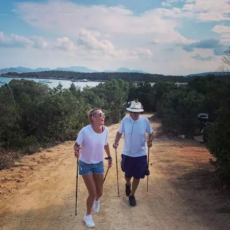 Scandinavian Berjalan dan Rug Basikal: Julia Vysotskaya dan Andrei Konchalovsky berehat di Azure Coast 55922_5