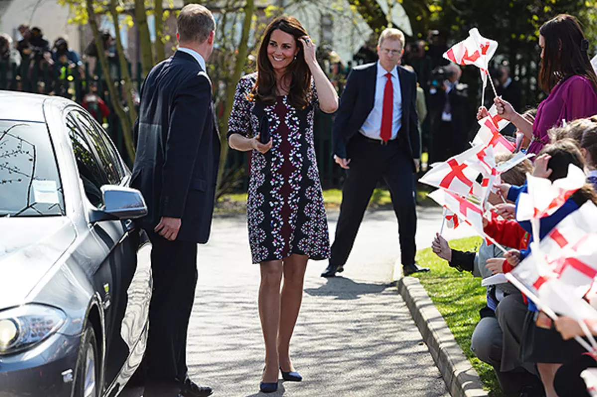 Flower raspoložen: vojvotkinja Catherine posjetila je školu u Manchesteru