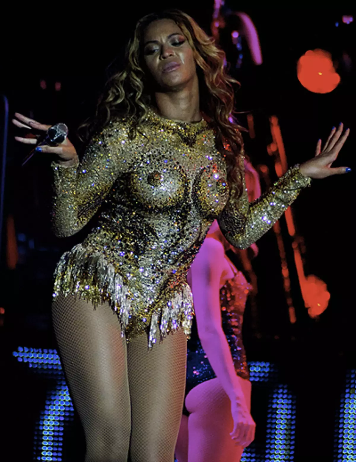 Beyonce pirmajā koncerta kundzē. Carter World Tour