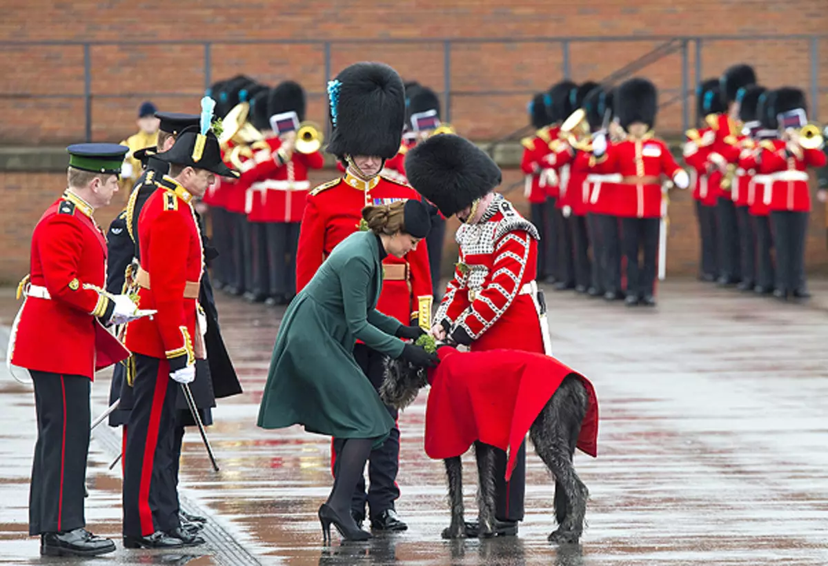 Umuganwa William na Duchess Cambridge kuri parade mu rwego rwo guha icyubahiro umunsi wa St. Patrick