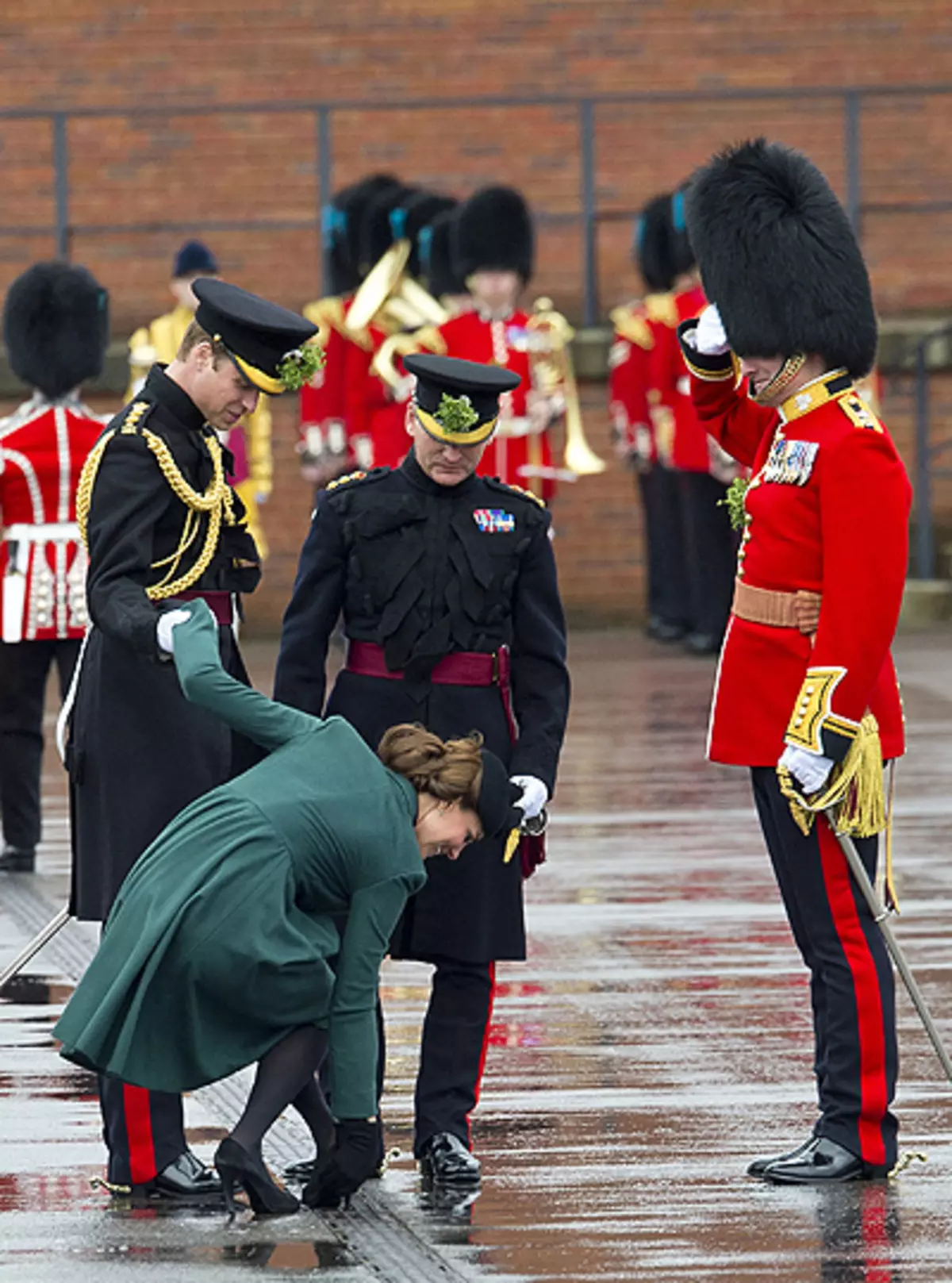 Umuganwa William na Duchess Cambridge kuri parade mu rwego rwo guha icyubahiro umunsi wa St. Patrick