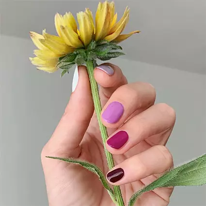 Smiley, mucche e libertà di creatività: 8 idee fantastiche per la manicure di primavera 630_11