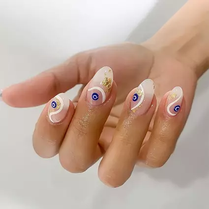 Smiley, mucche e libertà di creatività: 8 idee fantastiche per la manicure di primavera 630_18