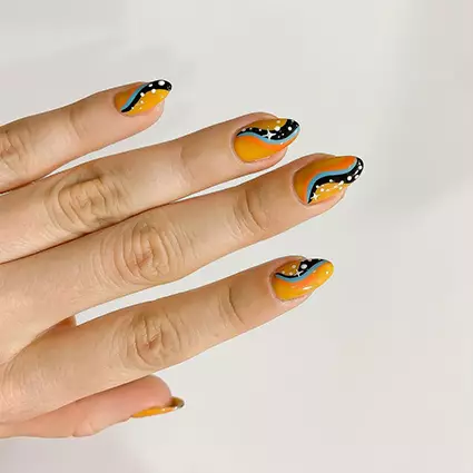 Smiley, mucche e libertà di creatività: 8 idee fantastiche per la manicure di primavera 630_19