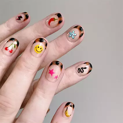 Smiley, mucche e libertà di creatività: 8 idee fantastiche per la manicure di primavera 630_32