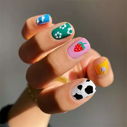 Smiley, mucche e libertà di creatività: 8 idee fantastiche per la manicure di primavera 630_35