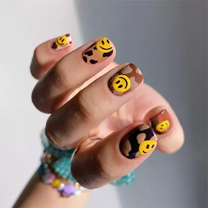 Smiley, mucche e libertà di creatività: 8 idee fantastiche per la manicure di primavera 630_4