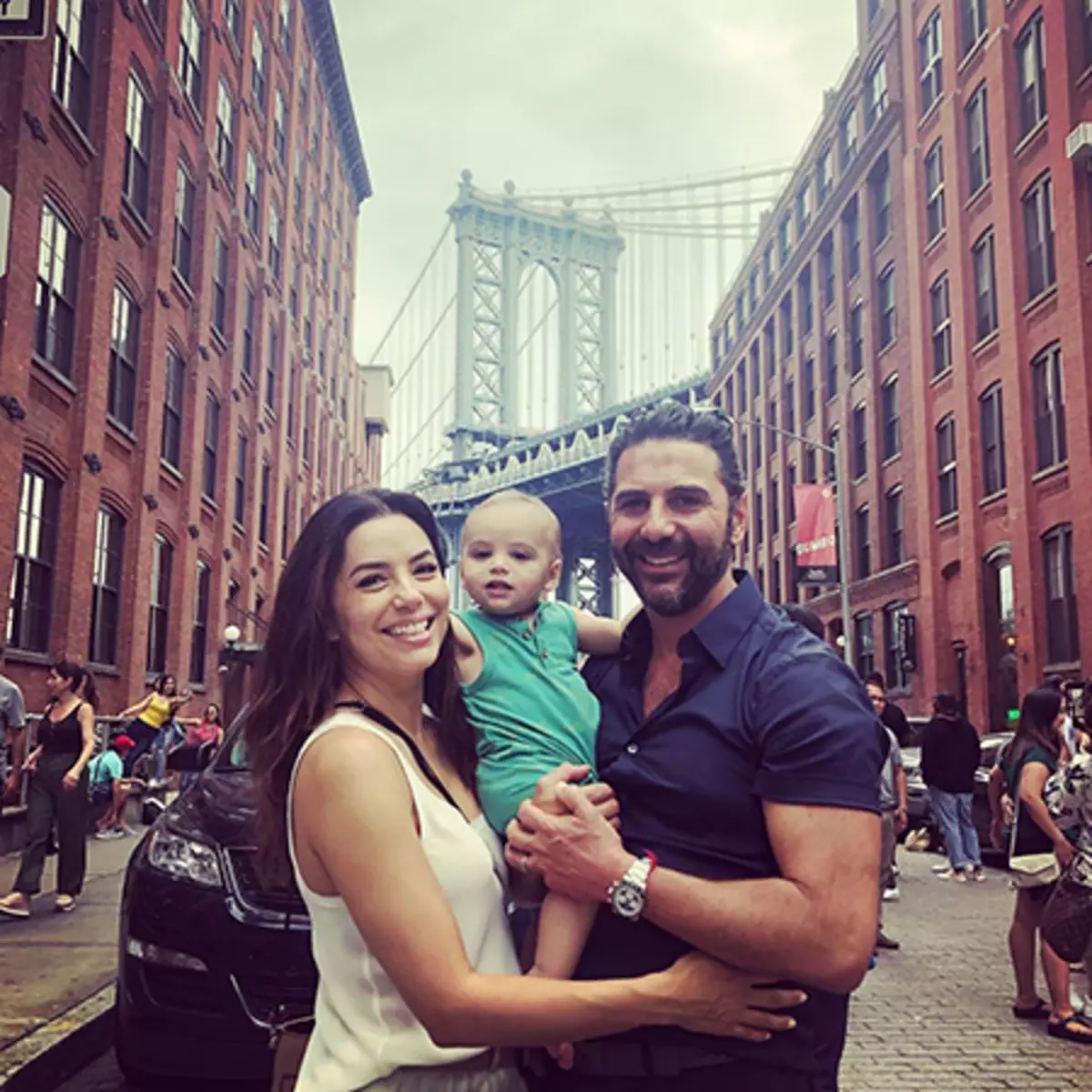 Eva Longoria y José Antonio Baston e Hijo.