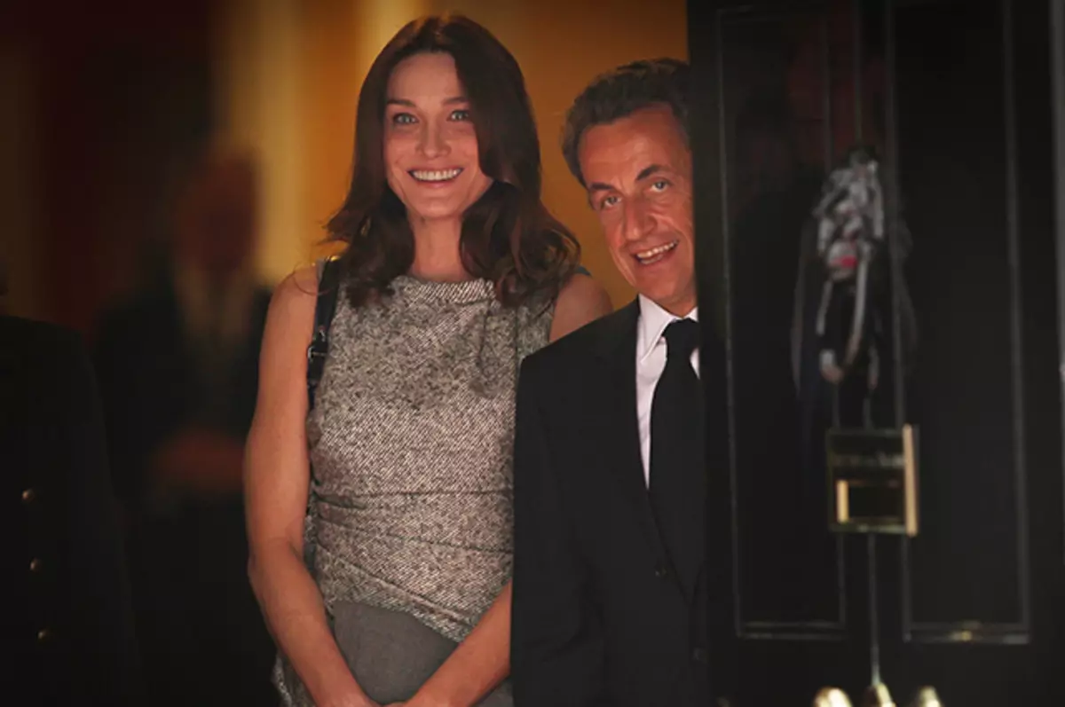 Nicolas Sarkozy ak madanm li Carla Bruni