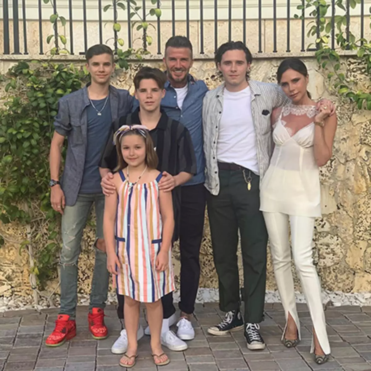 Romeo, Cruz, Harper, David, Brooklyn og Victoria Beckham