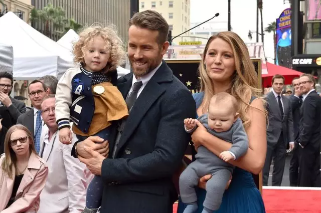 Blake Liely lan Ryan Reynoldc karo bocah-bocah