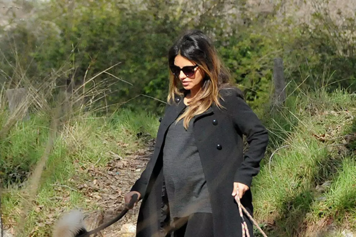 Monica Cruz wacht op baby: frisse lucht, winkelen en favoriete huisdieren