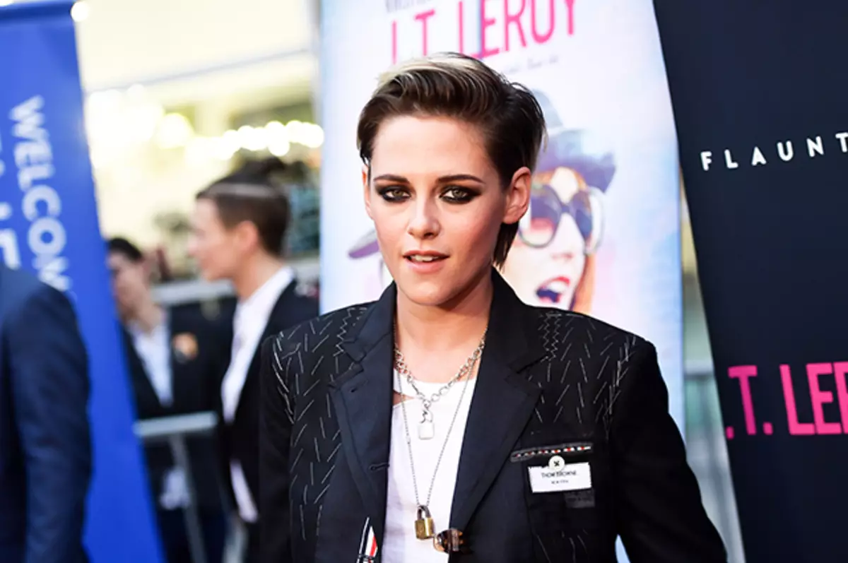 Kristen Stewart mus xyuas lub premiere ntawm zaj duab xis, uas nws starred nrog tus qub hluas nkauj stella