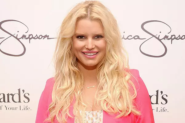 Unua kolekto por gravedaj virinoj de Jessica Simpson