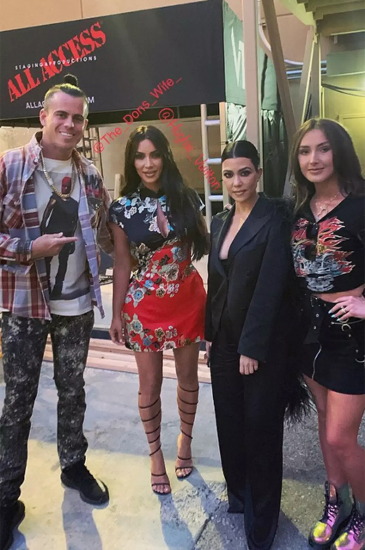 Kim and Courtney Kardashian with fans