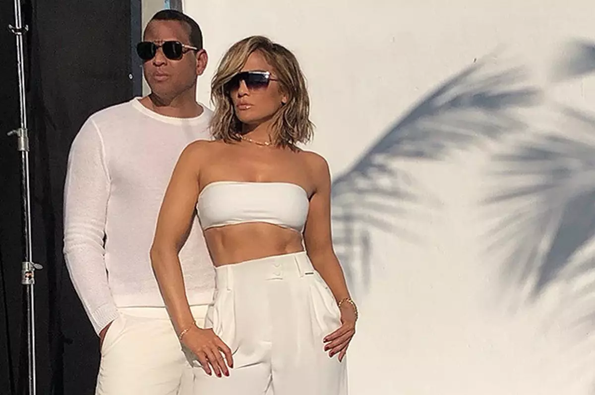 Jennifer Lopez comentou primeiro sobre o noivado com Alex Rodriguez e estrelou com ele em publicidade