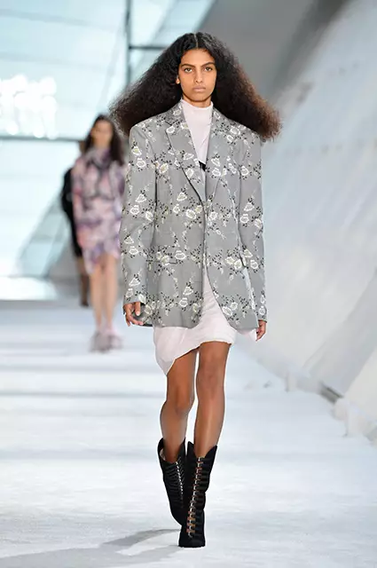 Fashion Week i Paris: Amber Herd, Nicky Hilton och andra på showen av Giambattista Valli Höst-Winter 2019/2020 75593_21