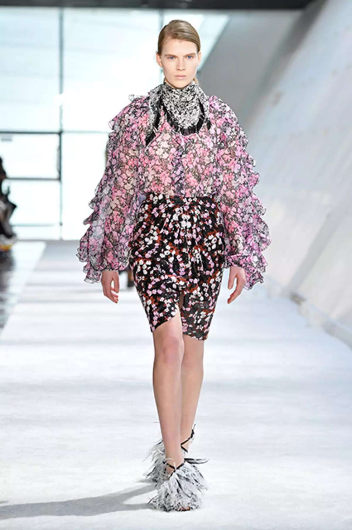 Fashion Week i Paris: Amber Herd, Nicky Hilton och andra på showen av Giambattista Valli Höst-Winter 2019/2020 75593_6