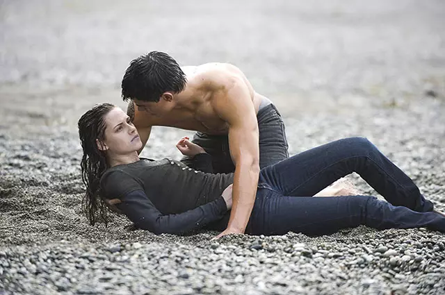 Kristen Stewart lan Taylor Lautner ing film kasebut