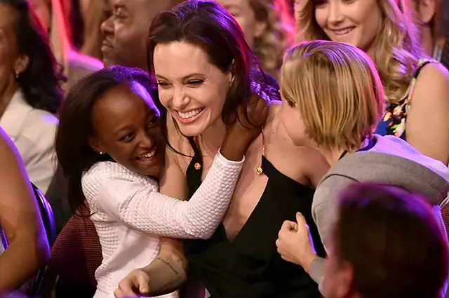 Angelina Jolie cu fiicele Zakhar și Shailo