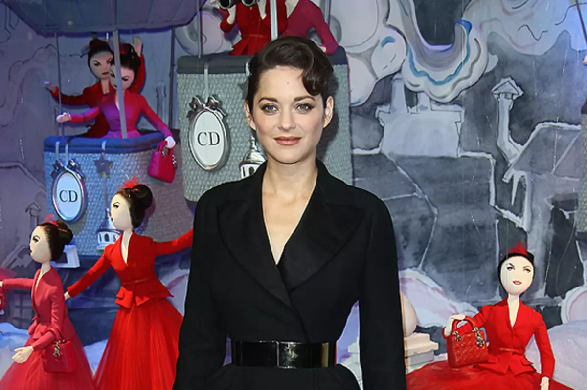 Marion Cotillard at the opening of the Christmas Showcase