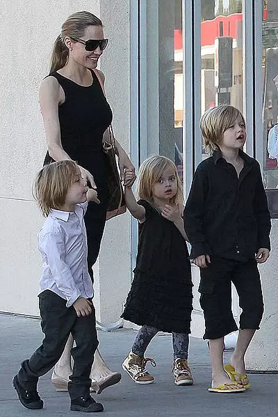 Angelina Jolie hamwe nabana barimo kwitegura Halloween