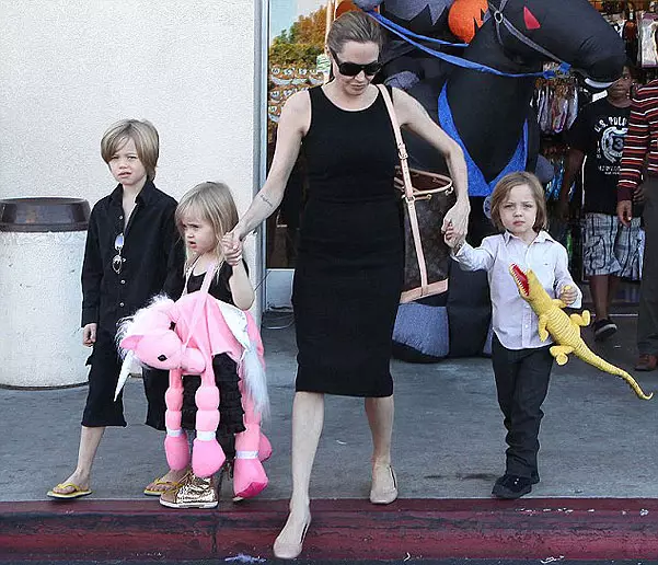 Angelina Jolie mei bern is taret op Halloween