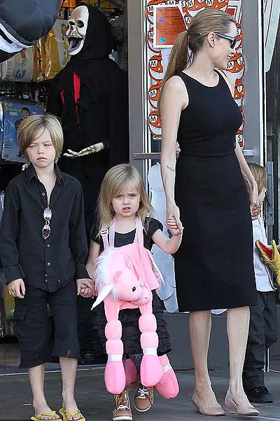 Angelina Jolie mei bern is taret op Halloween