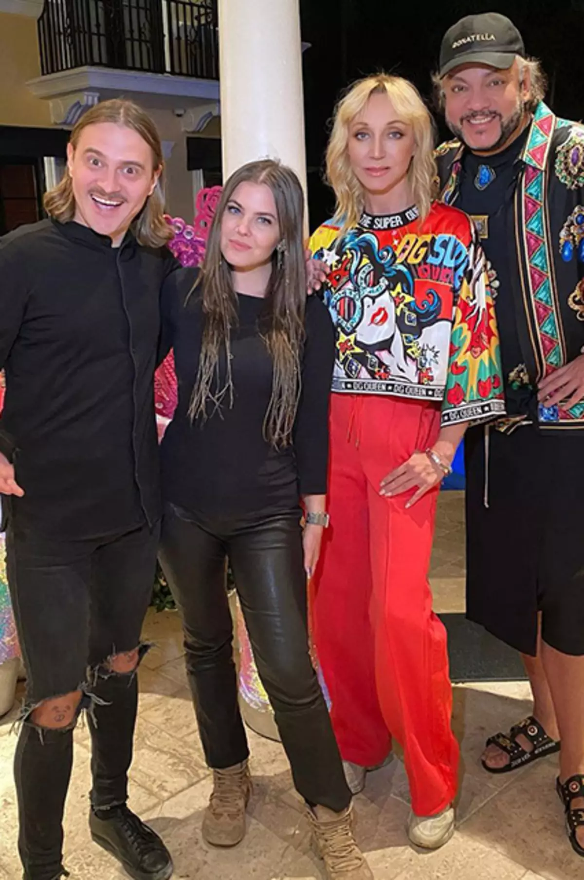 Soloistes Group Little Big Ilya Prusikin i Sophia Tayurskaya, Christina Orbakaite i Philip Kirkorov