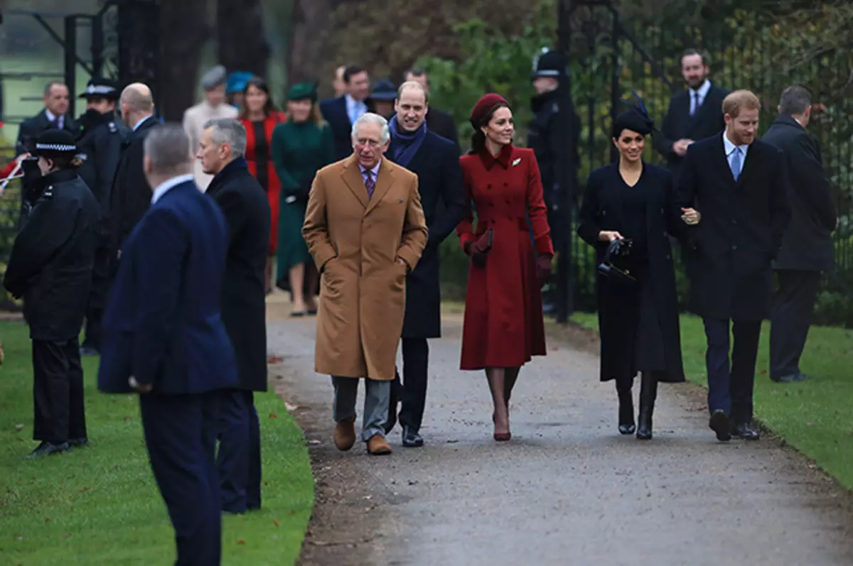 Príncipe Charles, Príncipe William, Kate Middleton, Megan Plano e Príncipe Harry