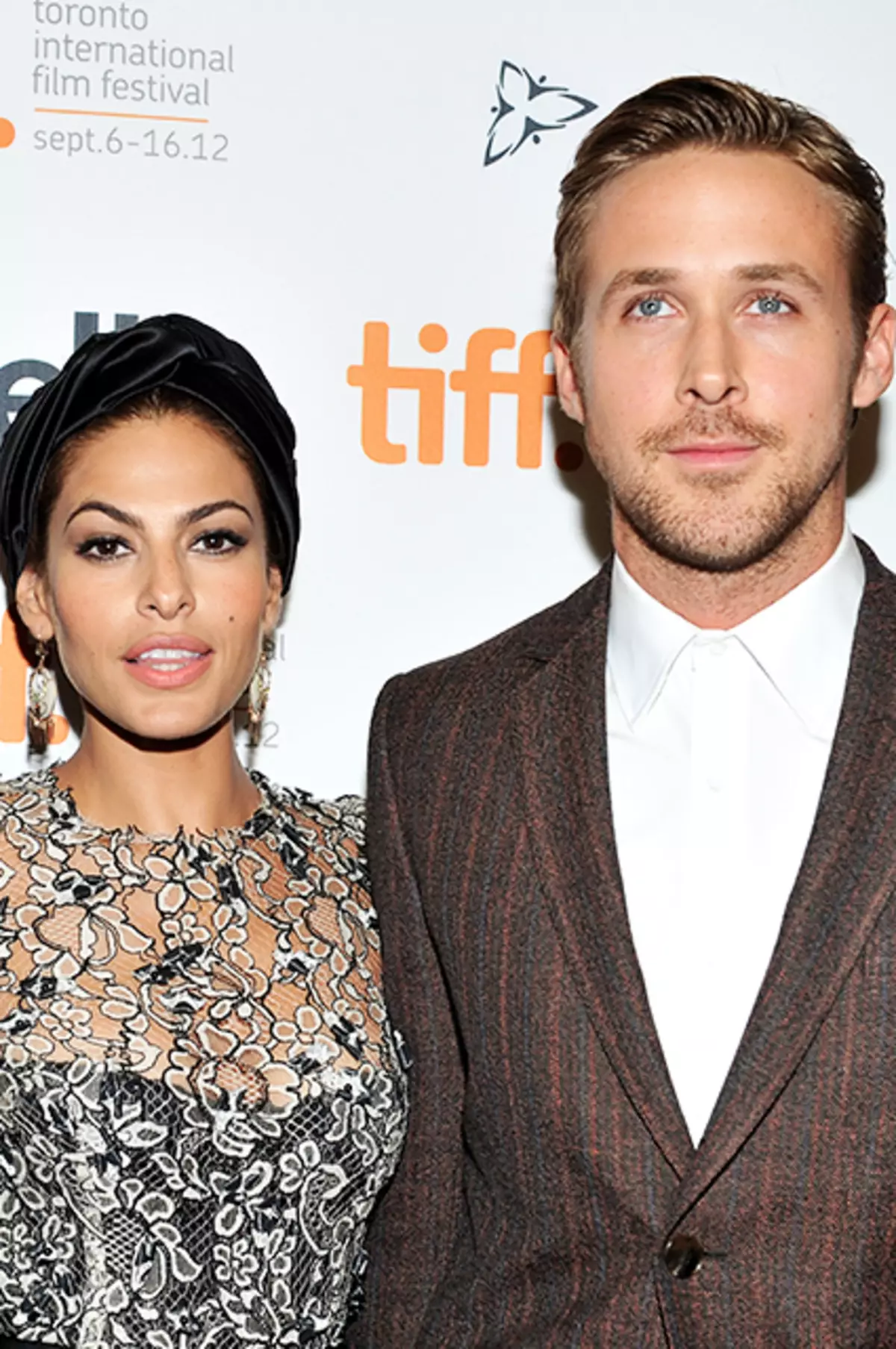 Eva Mendez at Ryan Gosling.