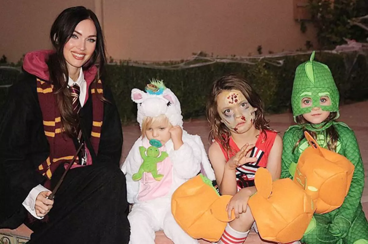 Megan Fox ċċelebrat Halloween u Ritratti rari maqsuma tat-tfal