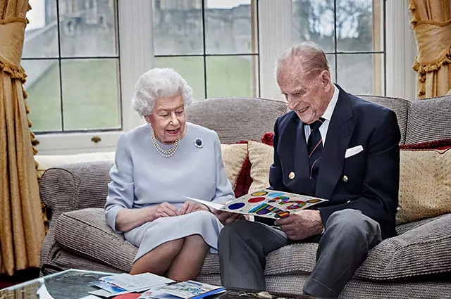 Y Frenhines Elizabeth II a'r Tywysog Philip yng Nghastell Windsor