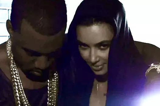 Güçlü sarılmalar: Kanye West ve Kim Kardashian yeni bir videoda