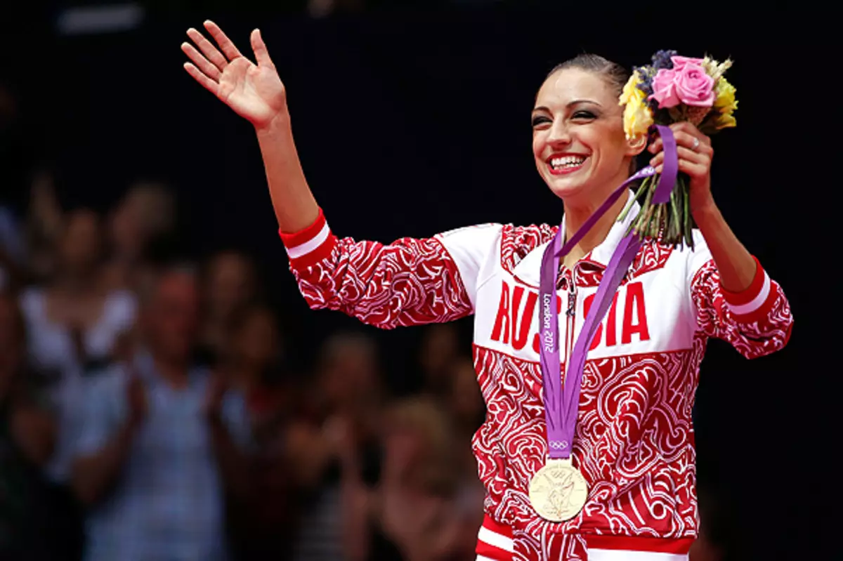 Senam Evgenia Kanaeva melahirkan seorang putra