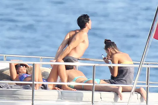 Magiaj fingroj: Adrian Brody pri la jakto en la San Tropez 96267_4