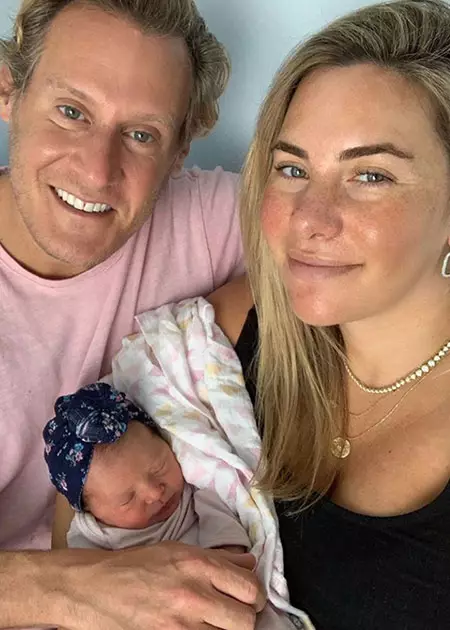 Trevor Engelson y Tracy Curland con Ford Hija